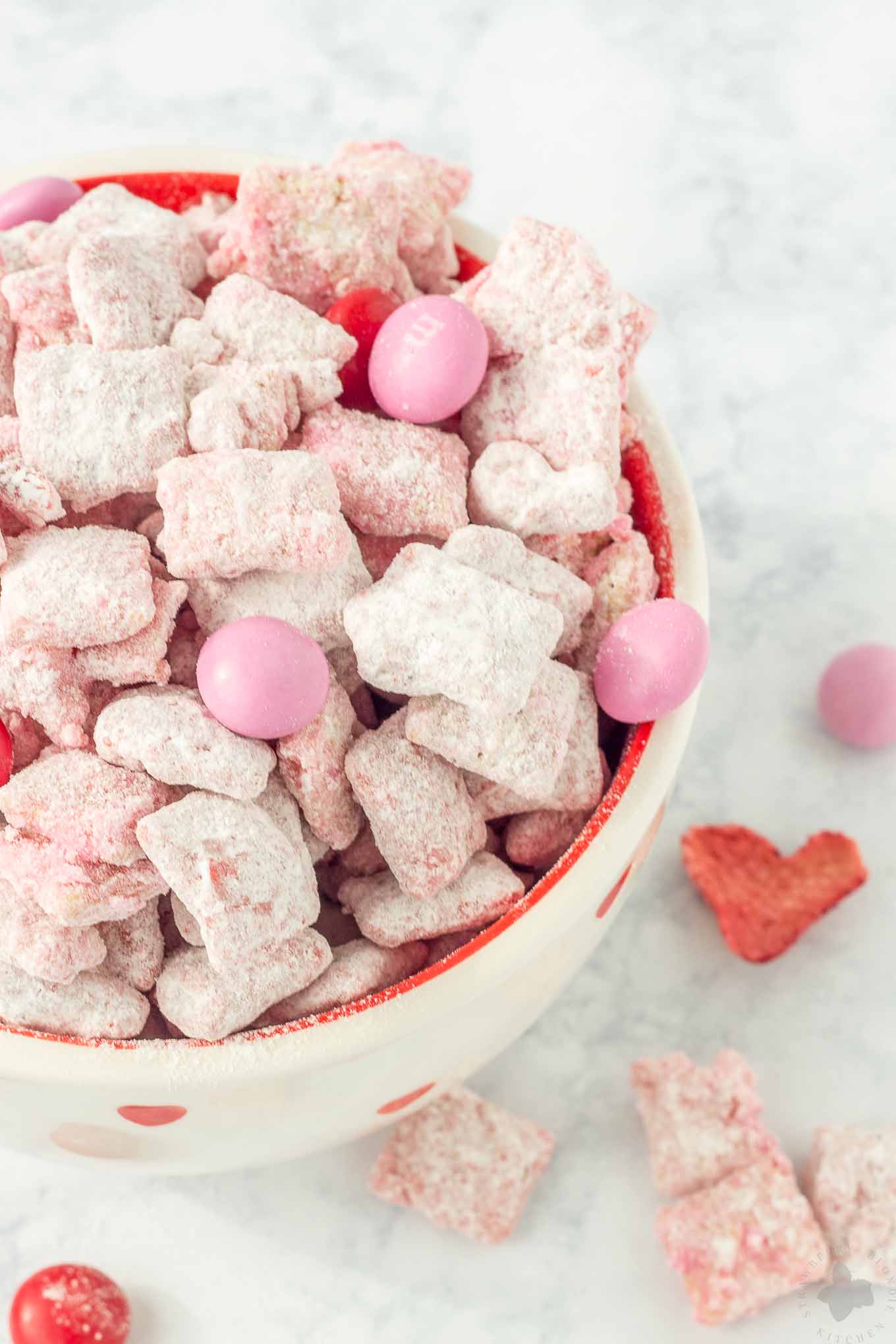 Strawberry Puppy Chow - Strawberry Blondie Kitchen